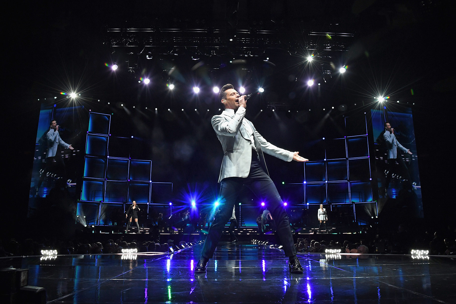 Hugh Jackman’s "The Man. The Music. The Show." Tours With L-Acoustics ...