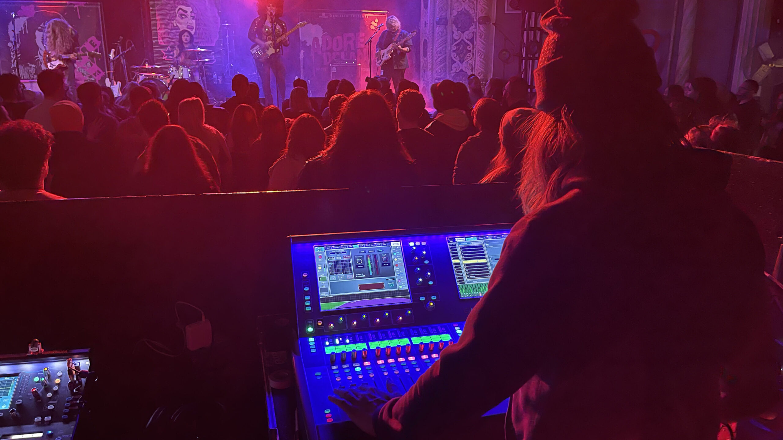 Chicago’s Metro Club Dives into New Desks - Mixonline